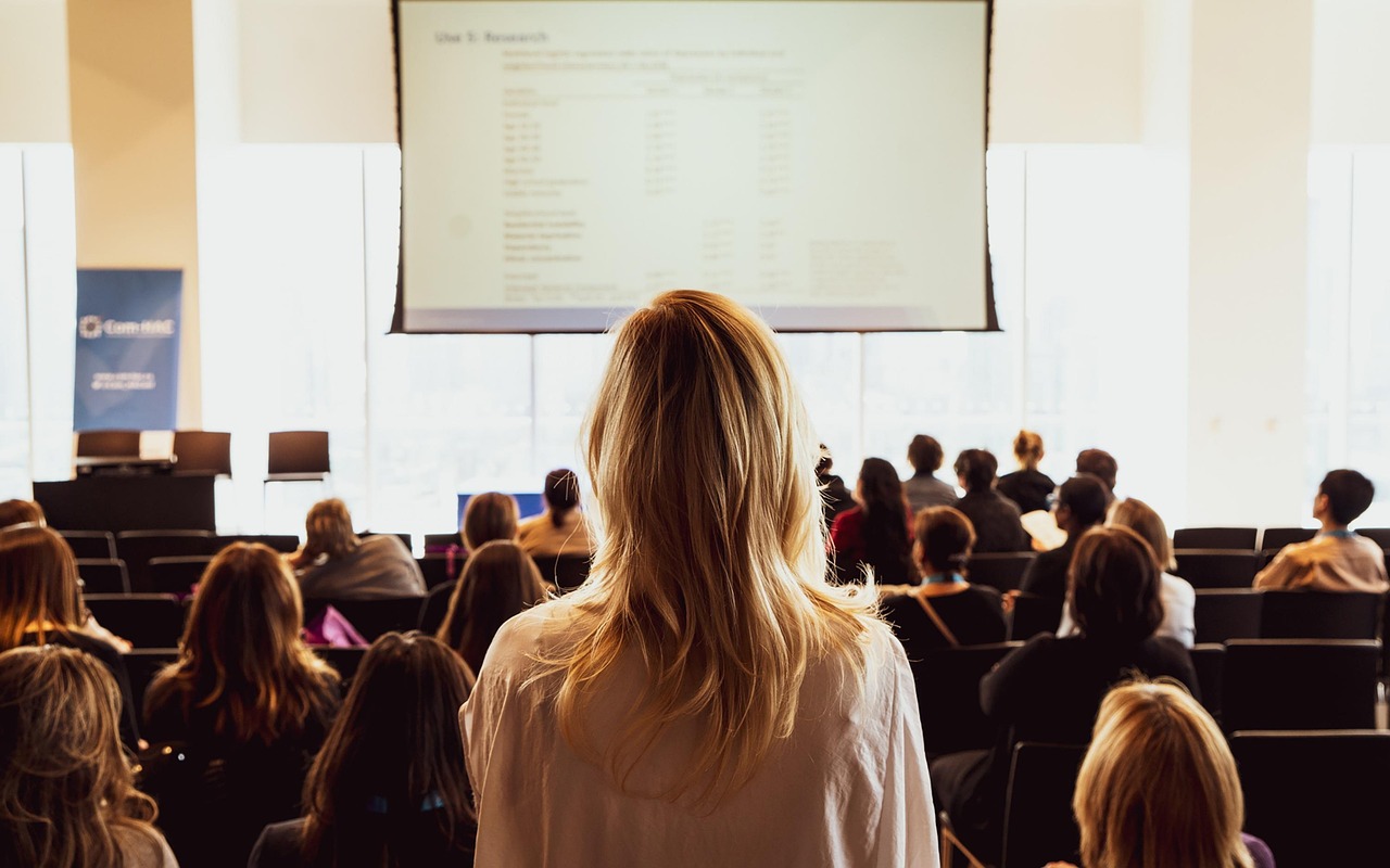 How to End a Presentation: 6 Tips to Leave an Impression | Maptive